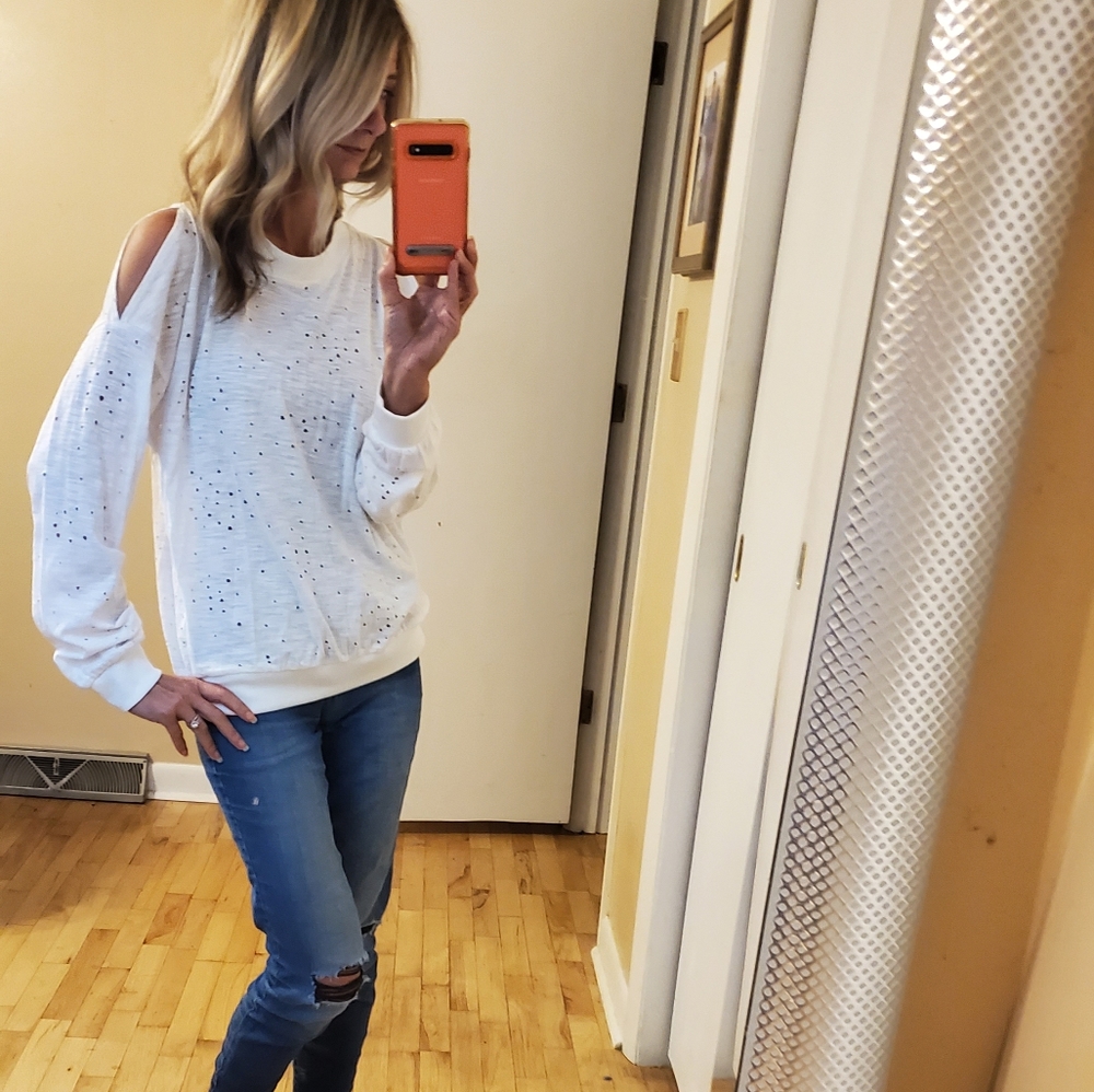 Mixed Threads Distressed White Tee - Gem